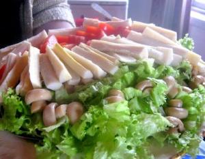 Ensalada de palmitos, lechuga, champiñones, tomates.........