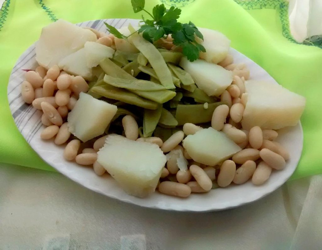 Ensalada de chauchas (ejotes, judías verdes), porotos blancos (frijoles ...